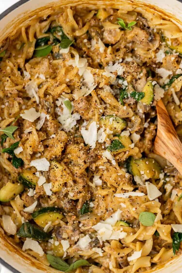 One Pot (30 minute!) Zucchini Mushroom Beef Pasta | Lauren Fit Foodie