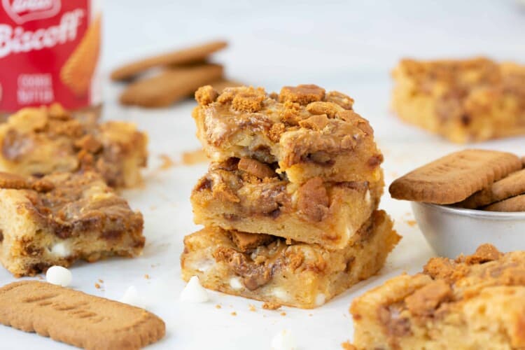 Biscoff Cookie Butter White Chocolate Chip Blondies | Lauren Fit Foodie Biscoff Cookie Butter White Chocolate Chip Blondies | Lauren Fit Foodie