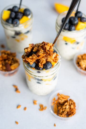 Meal Prep Greek Yogurt Parfaits with Granola and Fruit | Lauren Fit Foodie