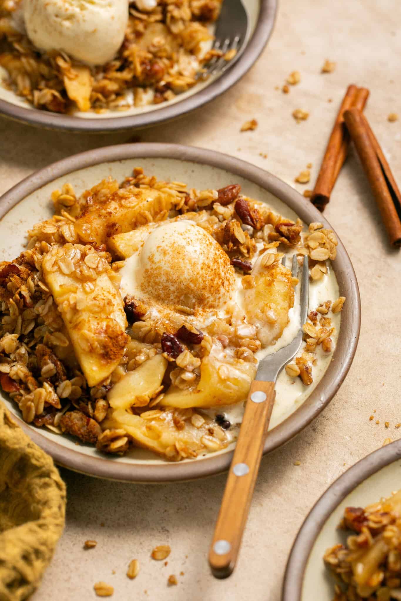 The Best Healthy Apple Pecan Crisp | Lauren Fit Foodie